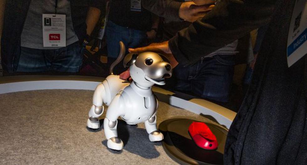 Sony presenta una versión "policía" de su perro-robot Aibo | TECNOLOGIA | GESTIÓN