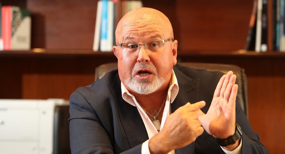 Carlos Bruce considera que bancada oficialista debería deslindar de ...