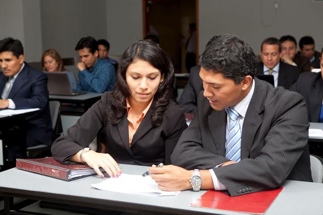 Mujeres ocupan menos del 10% de cargos directivos en el Perú | ECONOMIA ...