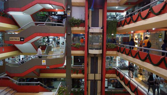 Perú: Lince: Centro Comercial Arenales reabre tras clausura temporal ...