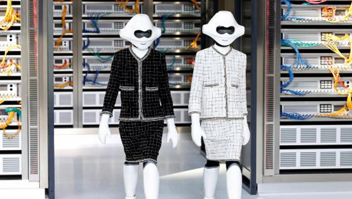 Robots de Chanel se roban el show en semana de la moda de París ...