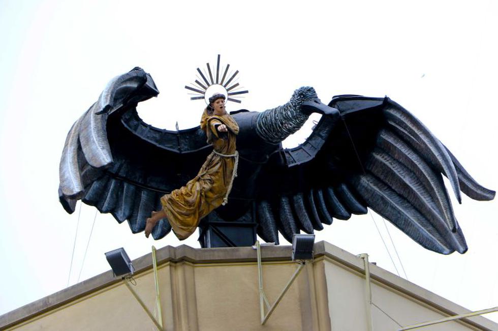 La historia del gallinazo que se impone sobre la Gran Biblioteca ...